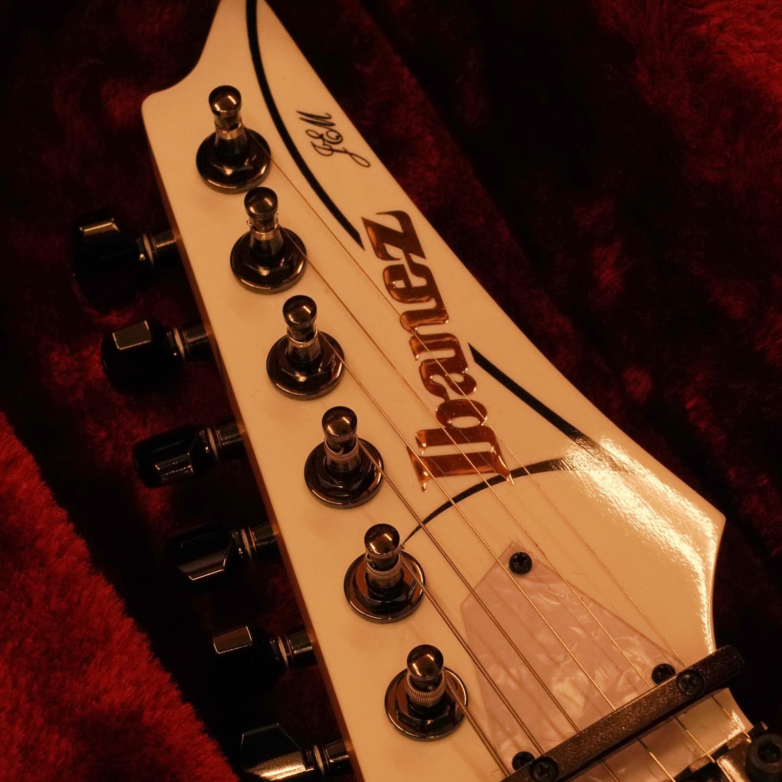 Elgitarr Ibanez Jem 505-WH, vit, made in Japan, Snr: 1101386, i hårt ...