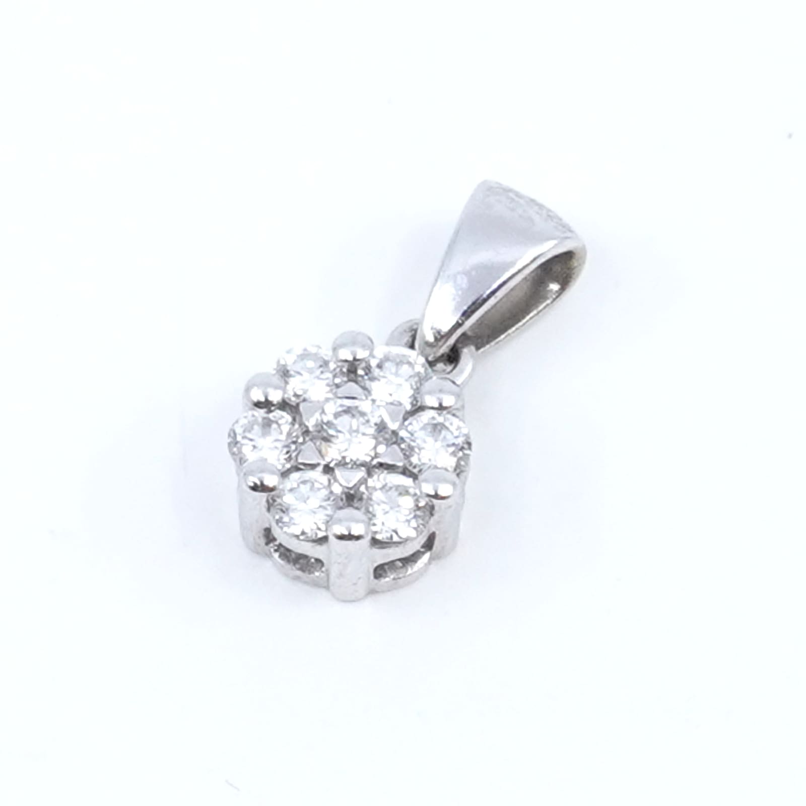 Hänge/berlock Vitguld 18K 1g Bredd 6mm Höjd 12mm med diamanter 7xca0,03ct