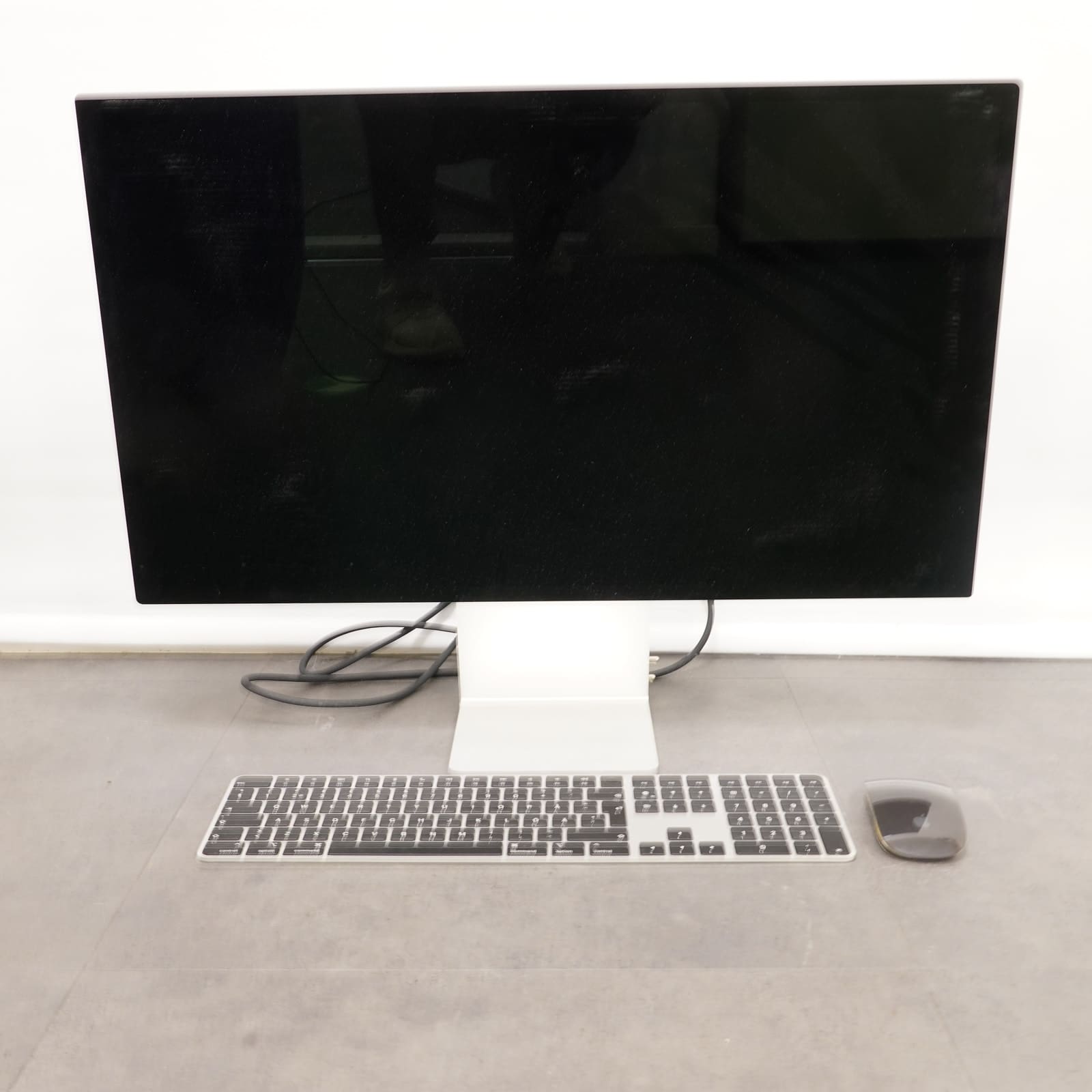 Skärm: Apple Studio Display 27” 5K Retina. Model A2525 Part No: MK0U3KS ...