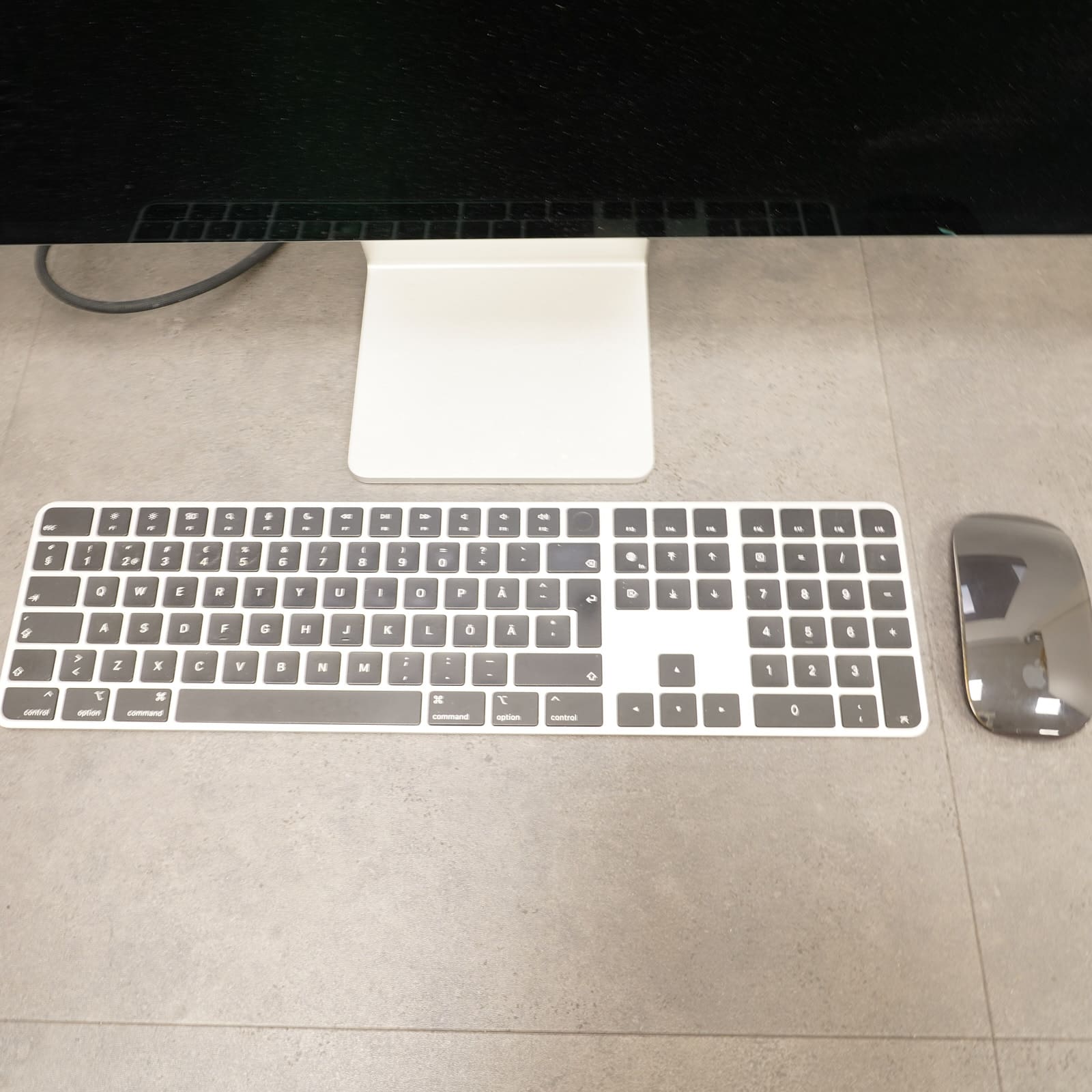 Skärm: Apple Studio Display 27” 5K Retina. Model A2525 Part No: MK0U3KS ...