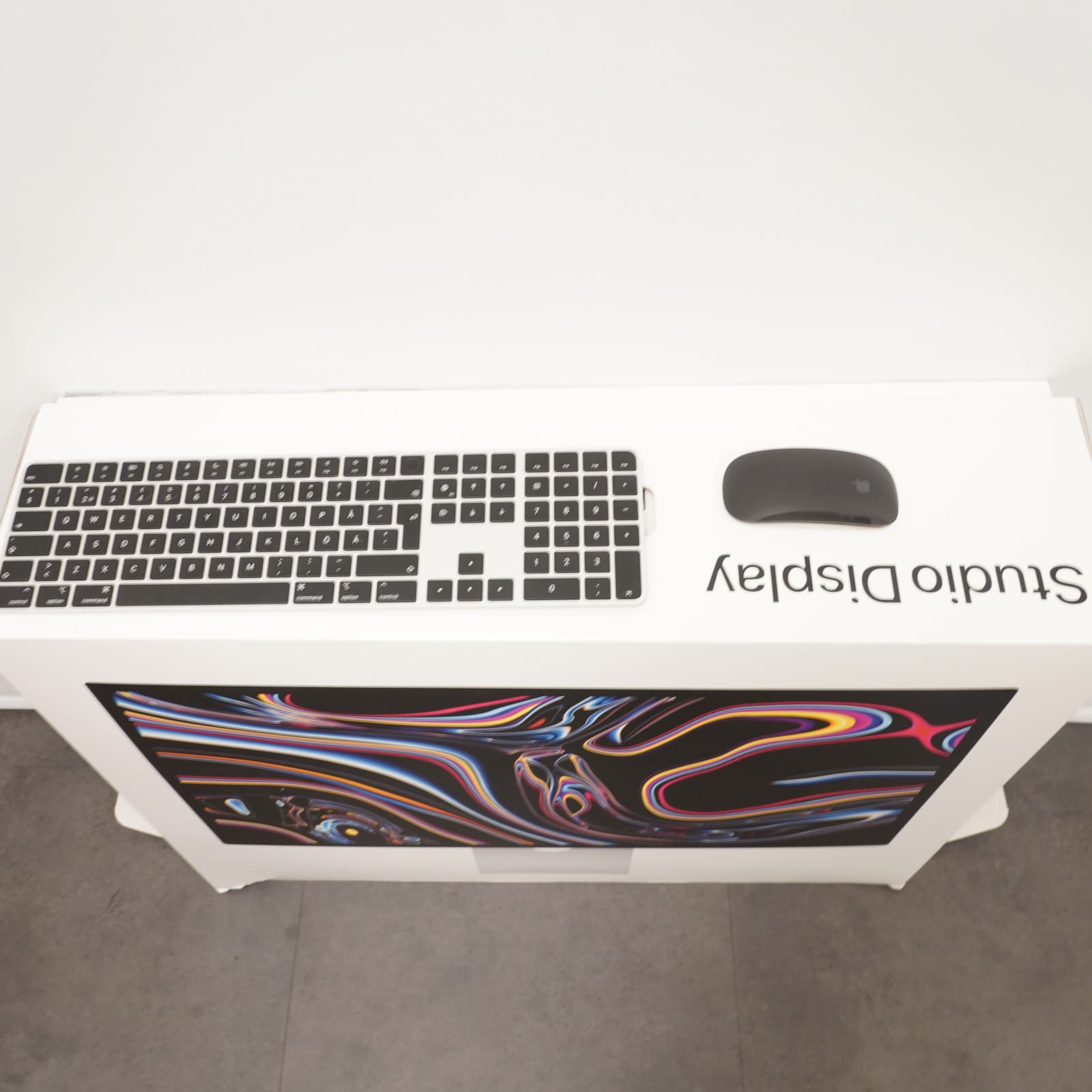 Skärm: Apple Studio Display 27” 5K Retina. Model A2525 Part No: MK0U3KS ...