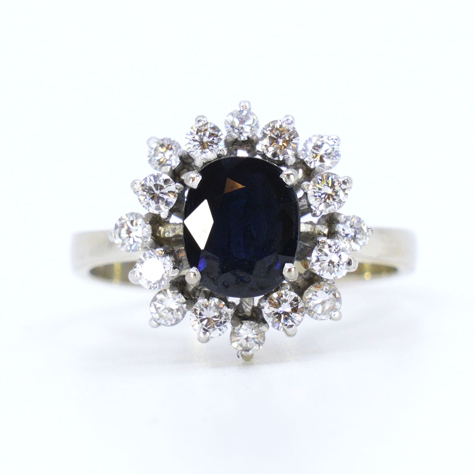 Camoséring Vitguld 18K 4g Ø16,50 med sten och diamanter 16x ca 0,03ct