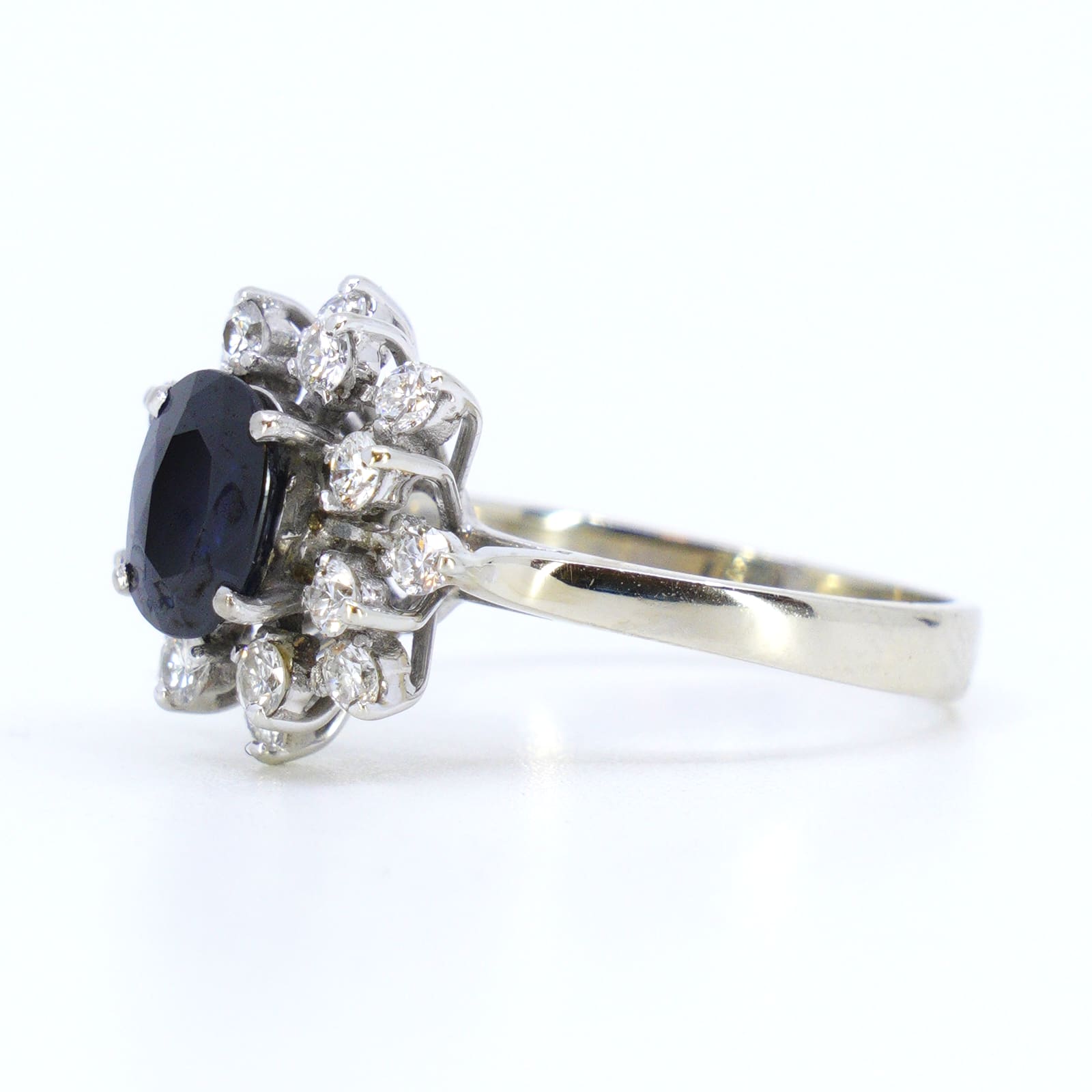 Camoséring Vitguld 18K 4g Ø16,50 med sten och diamanter 16x ca 0,03ct